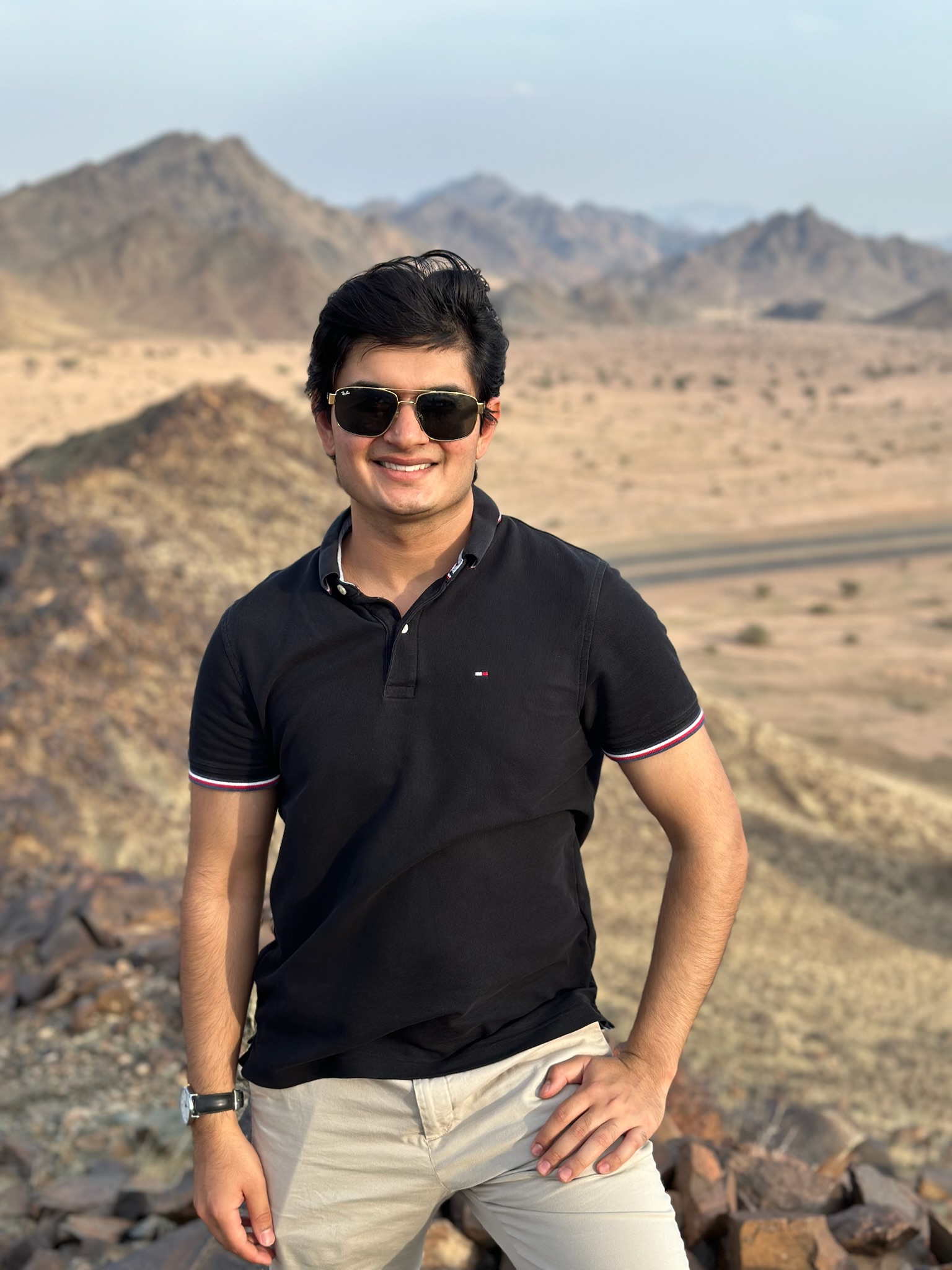 [Oral] Provable Benefit of Sign Descent: A Minimal Model Under Heavy-Tailed Class Imbalance ...